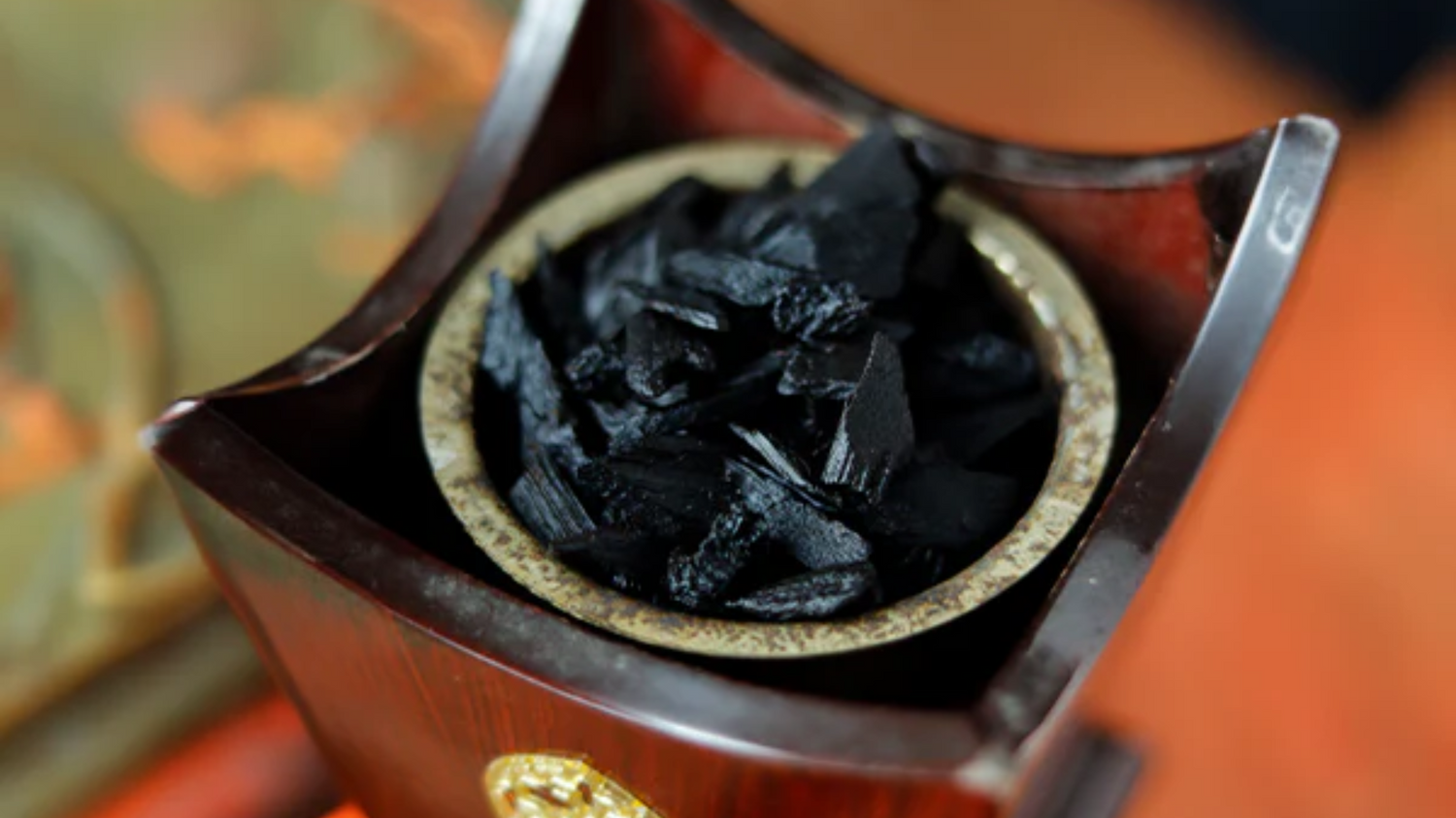 How to Create a Luxurious Ambiance with Arabian Oud Bakhoor – Hasan Oud